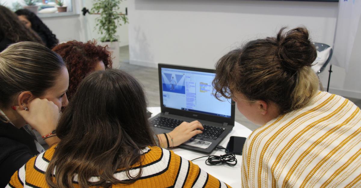 Coding Girls & Women